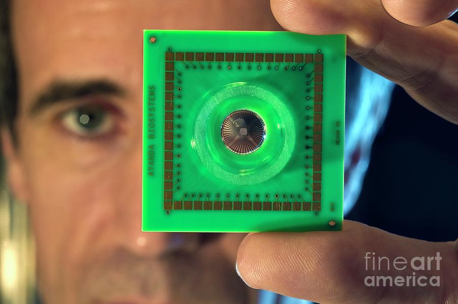 Micro-electrode Array Biochip Photograph by Philippe Psaila/science ...