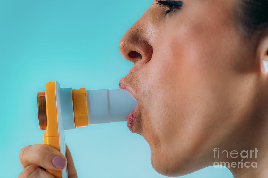 Using Smart Spirometer Photograph by Microgen Images/science Photo ...