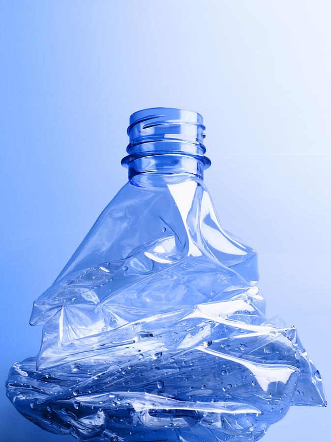 Bouteille D'eau En Plastique Vide ecrasee Crushed And Empty Plastic ... Bouteille D'eau En Plastique Vide ecrasee Crushed And Empty Plastic ...