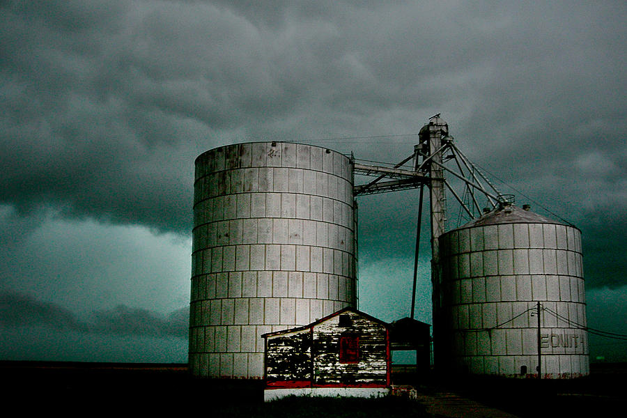Grain silohs Photograph by Dave Chapman - Fine Art America