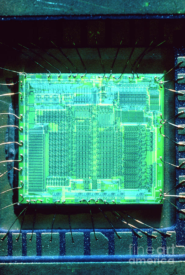 Mos Technology 6502 Microprocessor Photograph by Science Photo Library ...