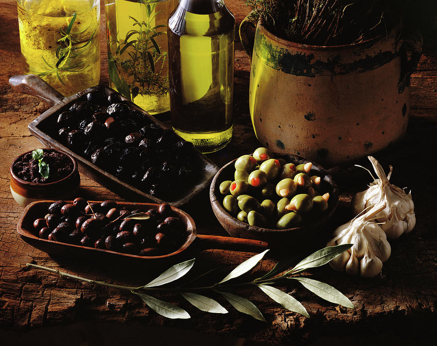 Produit : Olive Huile D'olive Olive Aperitive Product - Olive Oil And Aperitif Olives Photograph ...