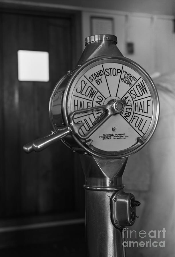 Ship Indicator by Bettmann