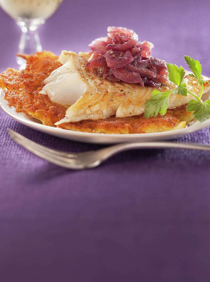 Skrei De Norvege Au Confit D'oignons Rouges Et Galette De Pomme De ...