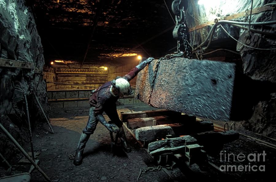 Slate Mining Photograph by Patrick Landmann/science Photo Library ...