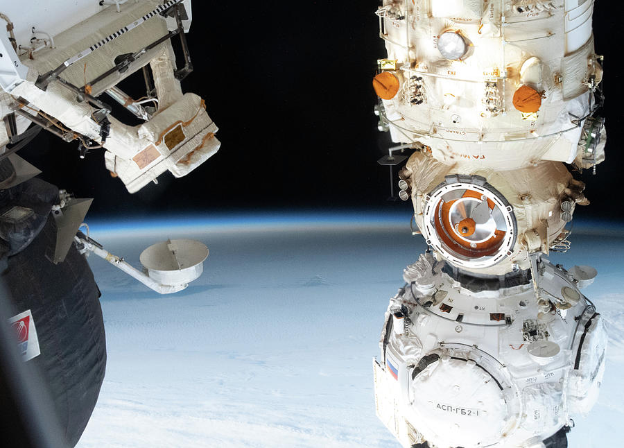 Solar Eclipse Viewed From International Photograph by Science Source ...