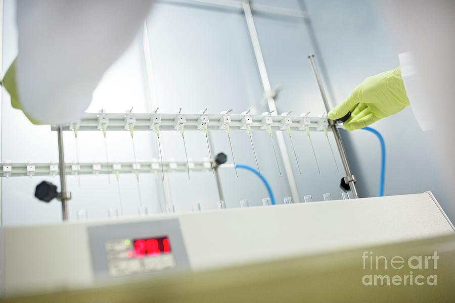 Solid Phase Extraction Equipment Photograph by Science Photo Library ...