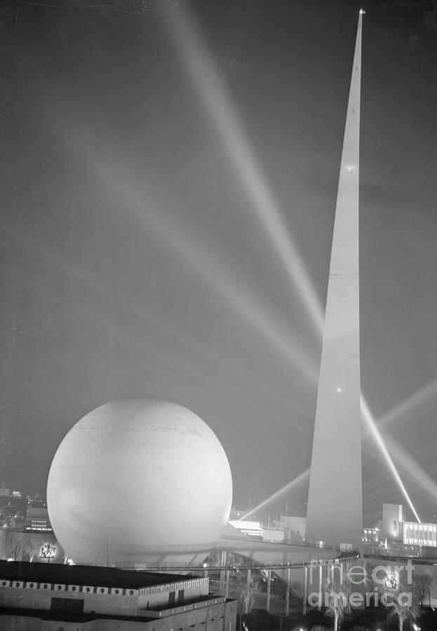 The Trylon And Perisphere Photograph by Bettmann - Pixels Merch