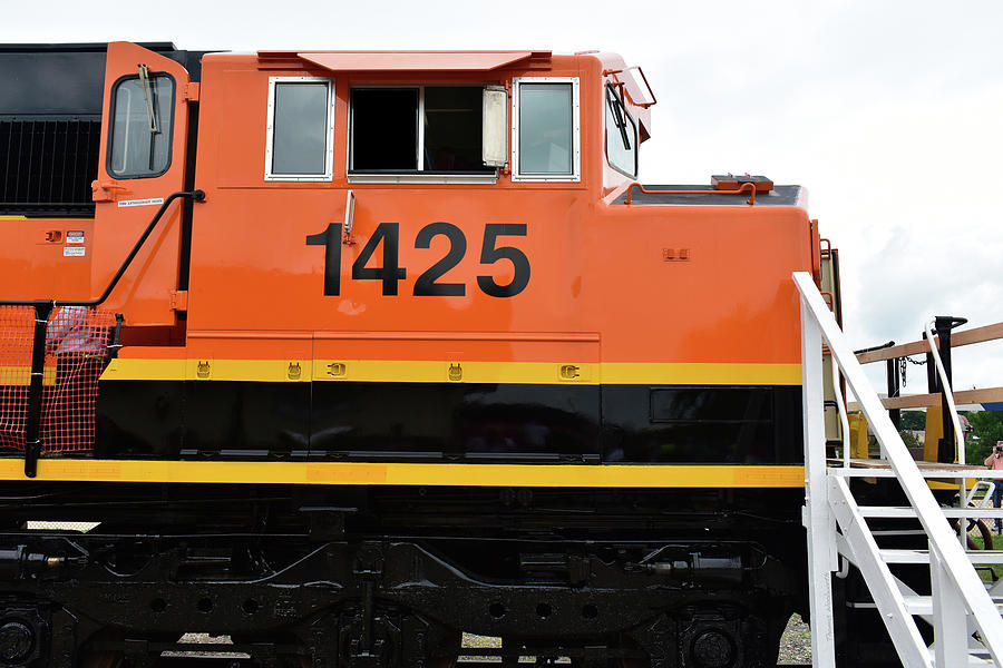 Trains BNSF Retired Engine 1425 Photograph by Thomas Woolworth - Fine ...
