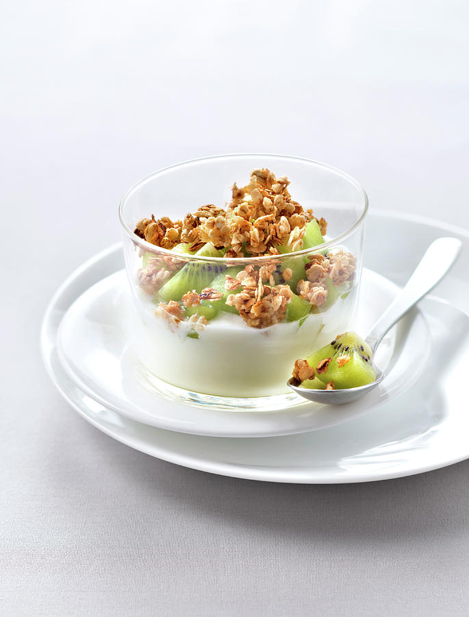 Yaourt Au Granola Et Kiwi Yoghurt With Granola And Kiwi Photograph by ...