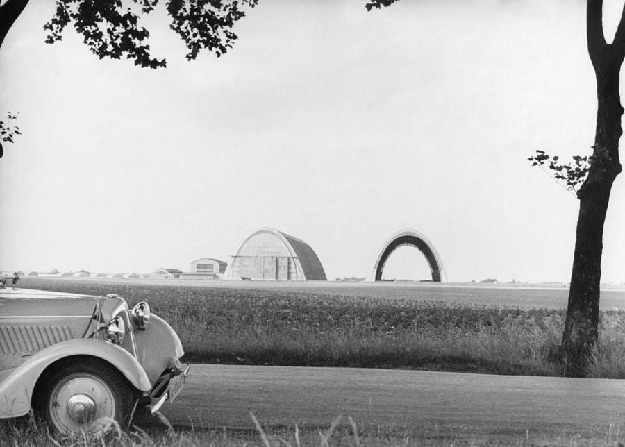 Zeppelin Construction, C1936 Photograph by Granger | Pixels