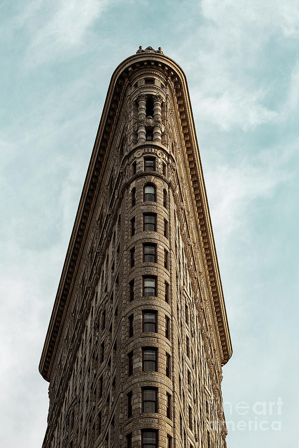 Architecture closeup of Flatiron Building in the afternoon in Ne ...