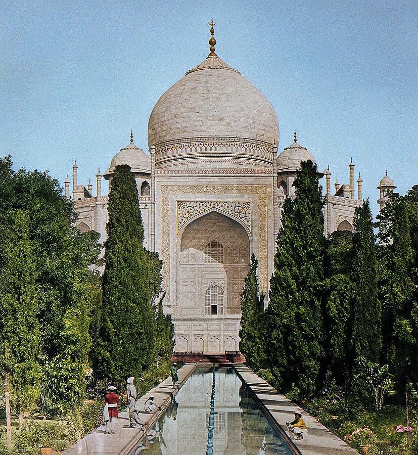 The Taj Mahal in Agra, India, commissioned by the Mughal emperor Shah ...