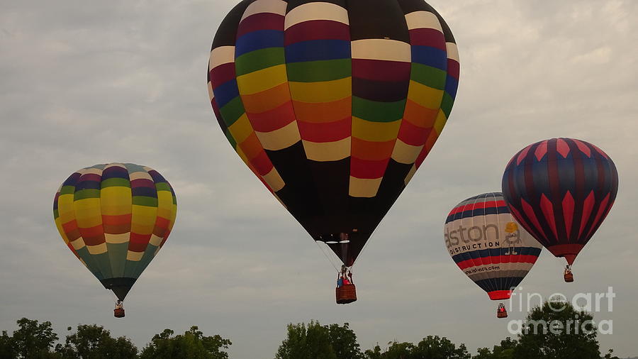 119 Balloons Float Wind Zero Photograph by GJ Glorijean - Fine Art America