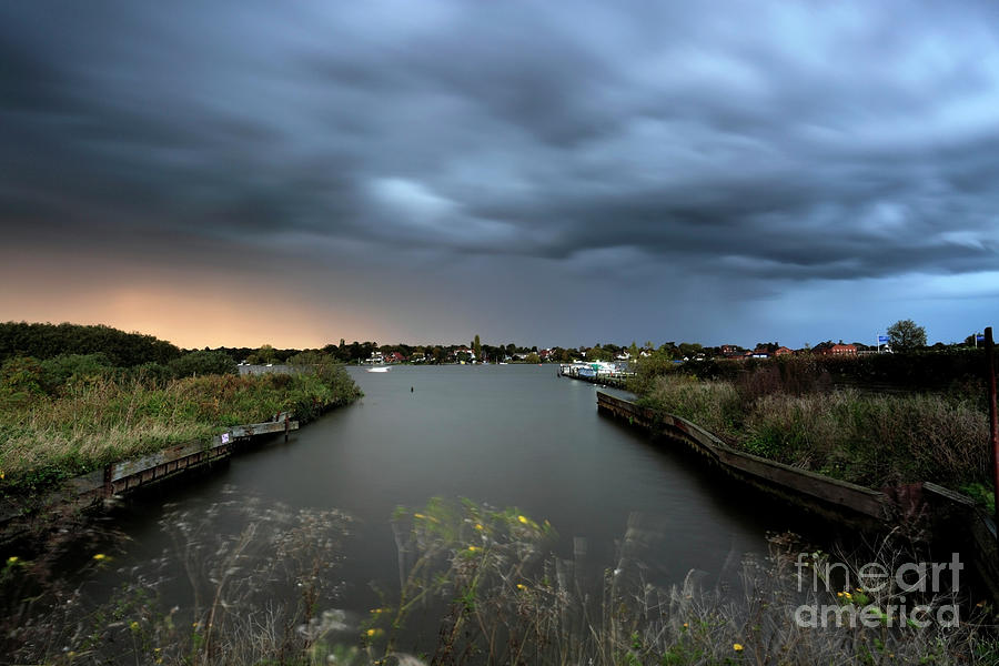 Storm clouds over Oulton Broad, Lowestoft town, Suffolk county ...