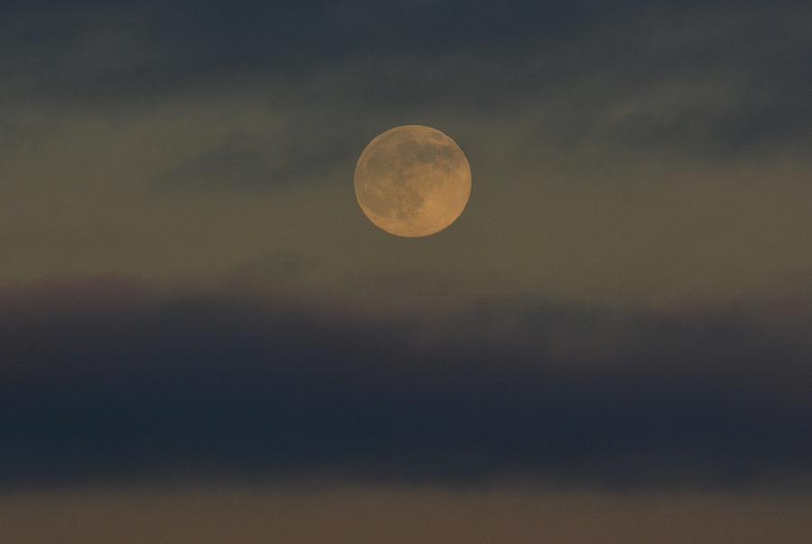 Full moon rising Photograph by Stewart Geddes | Pixels