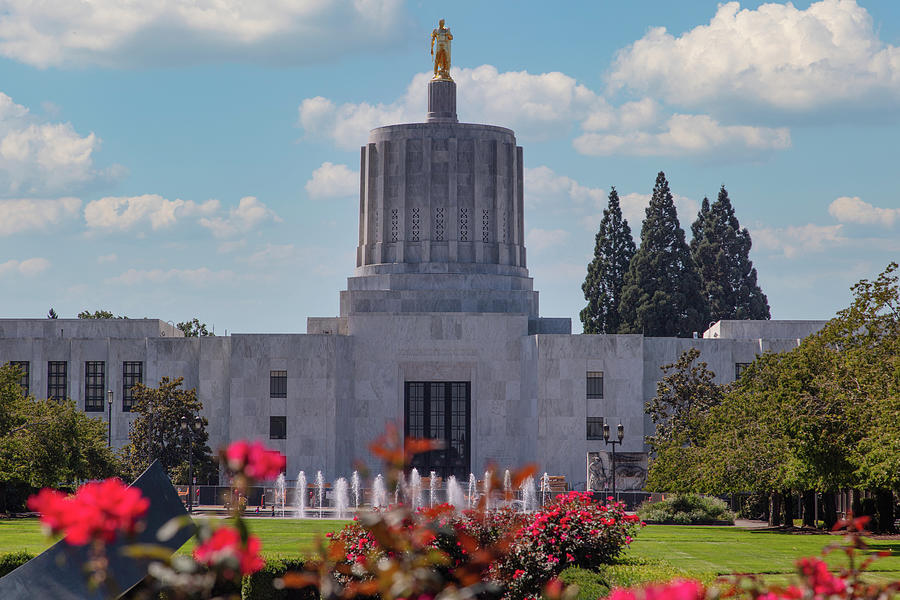 Oregon state capitol building in Salem Oregon Photograph by Eldon ...
