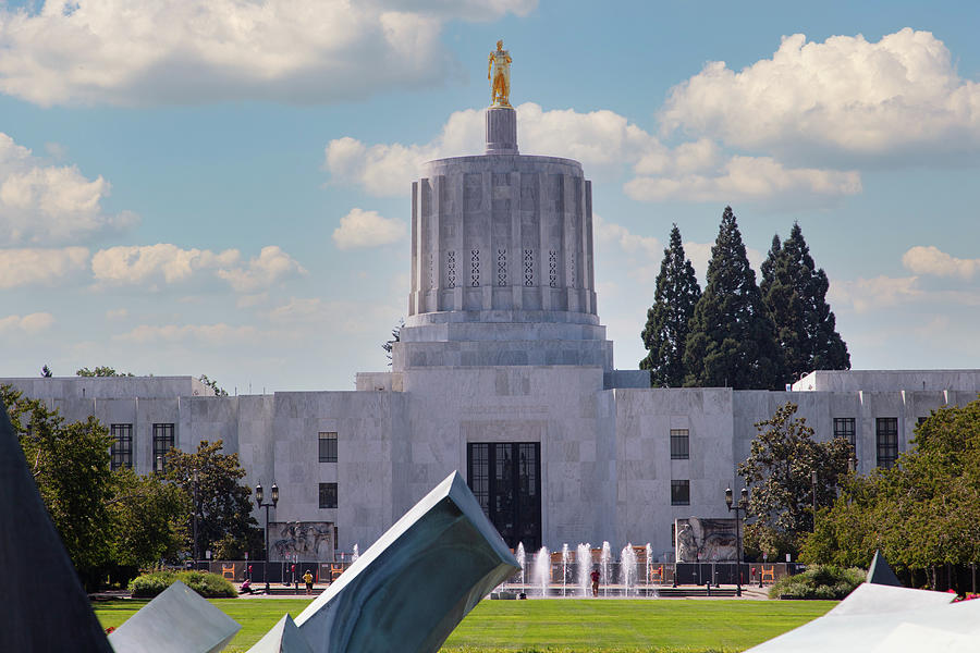 Oregon state capitol building in Salem Oregon Photograph by Eldon ...