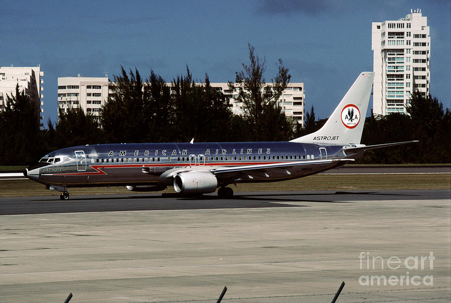 Astrojet Boeing 737-823, American Airlines Old Colors Photograph by ...