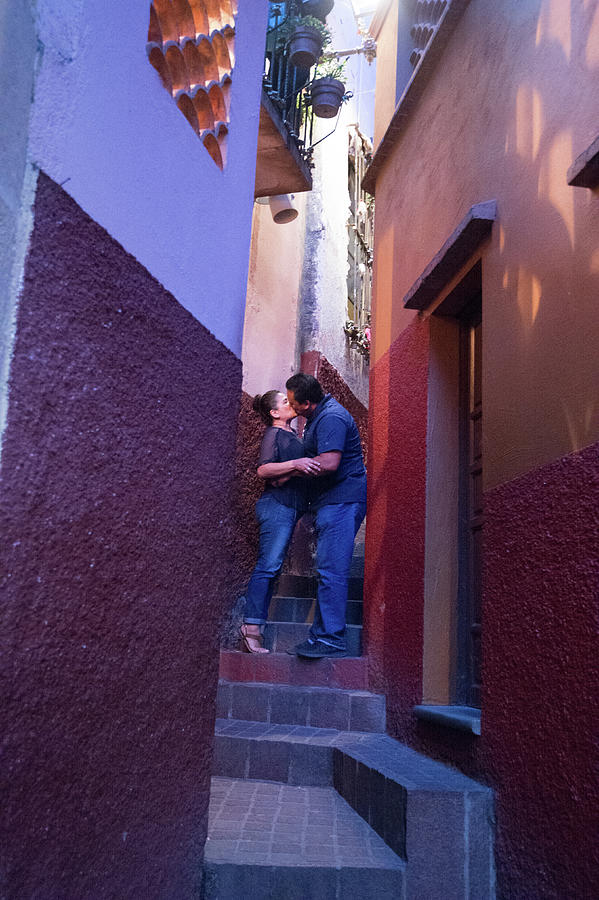 Callejon del Beso, Alley of the Kiss Photograph by Bonnie Colgan - Pixels