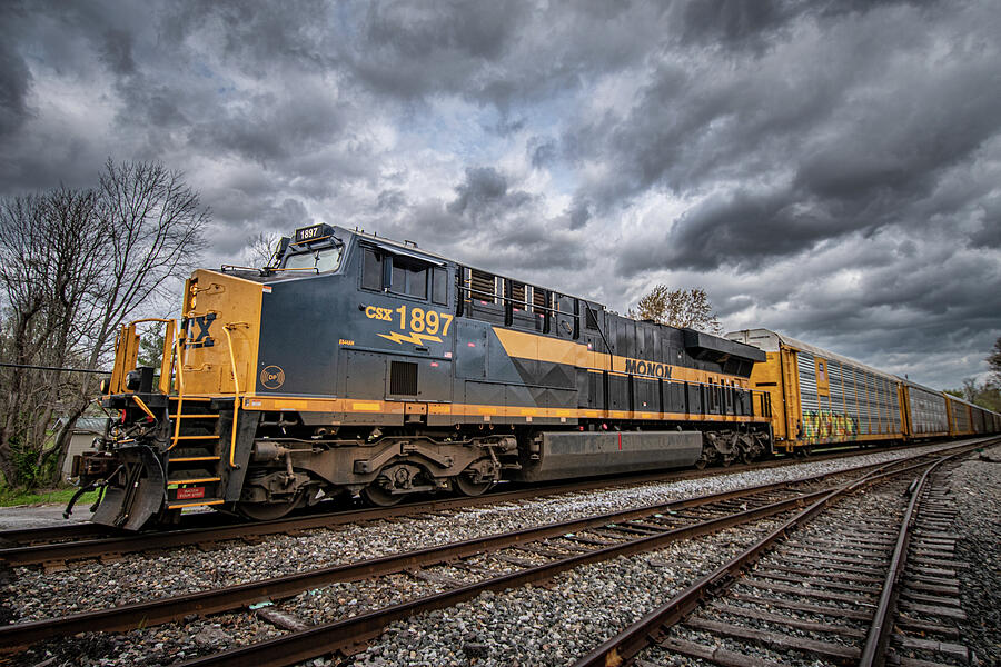 CSX I025 heads south at Hanson Kentucky as CSX Monon Heritage Unit 1897 ...