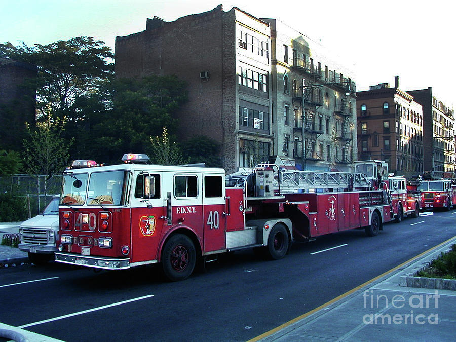 FDNY Ladder 40 Photograph by Steven Spak - Fine Art America