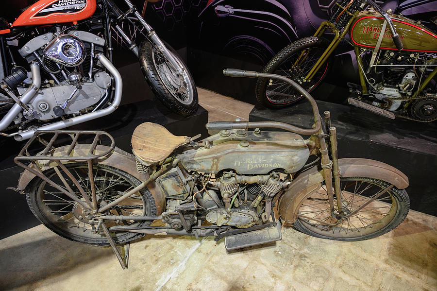 Harley-Davidson V Twin 16F Photograph by Robert VanDerWal - Fine Art America