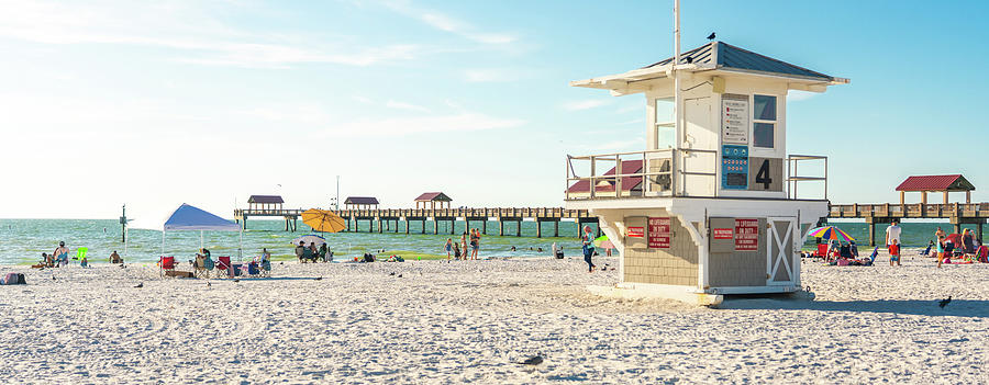 Lifeguard tower on Beautiful Clearwater beach with white sand in ...