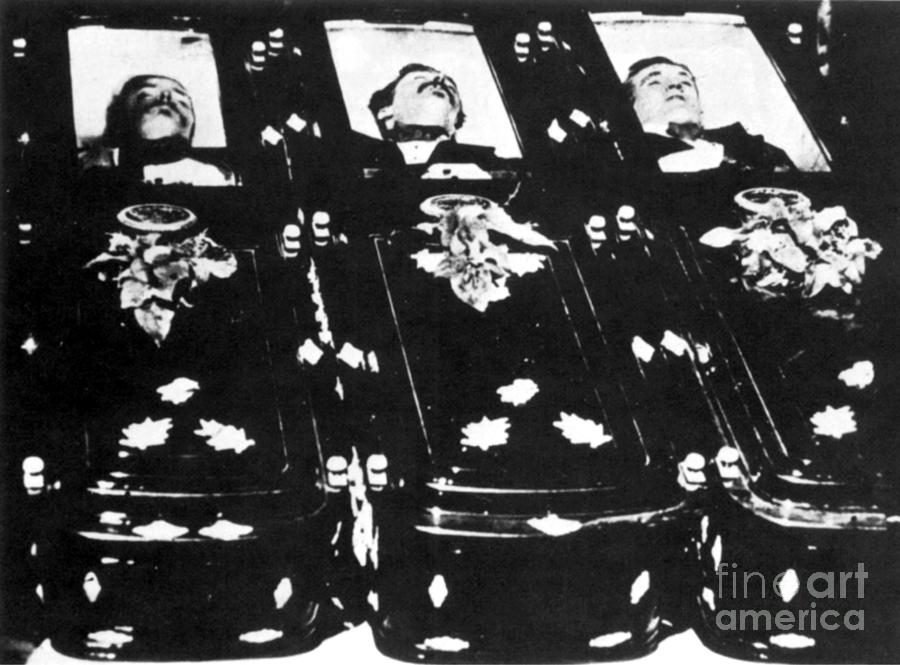 Ok Corral Gunfight, 1881 Photograph by Granger - Fine Art America