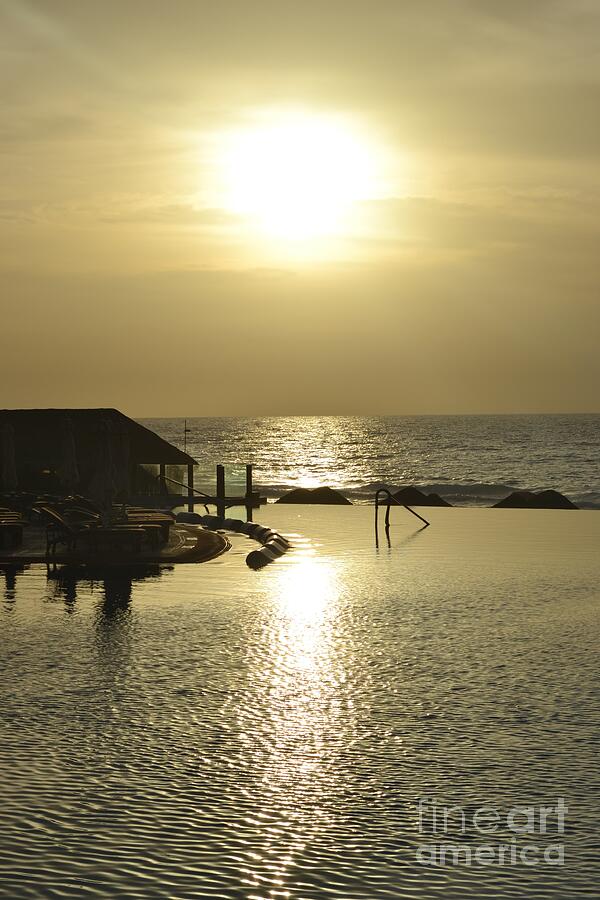Sunset Over Cancun, Mexico With Reflection on Ocean and Beach ...