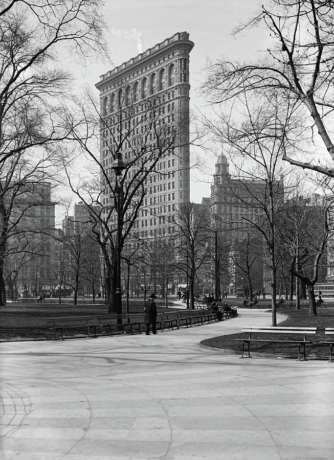 The Flatiron Building, Fuller Building, seen from Madison Square Park ...