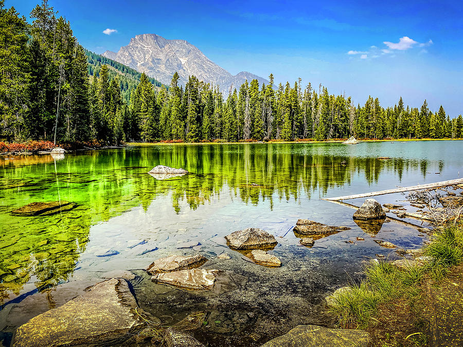 The serene String Lake in Grand Tetons National Park, Wyoming ...
