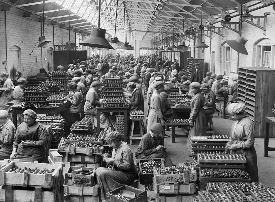 Women Working In Gun Factory - World War 1 - 1918 Photograph by War Is ...
